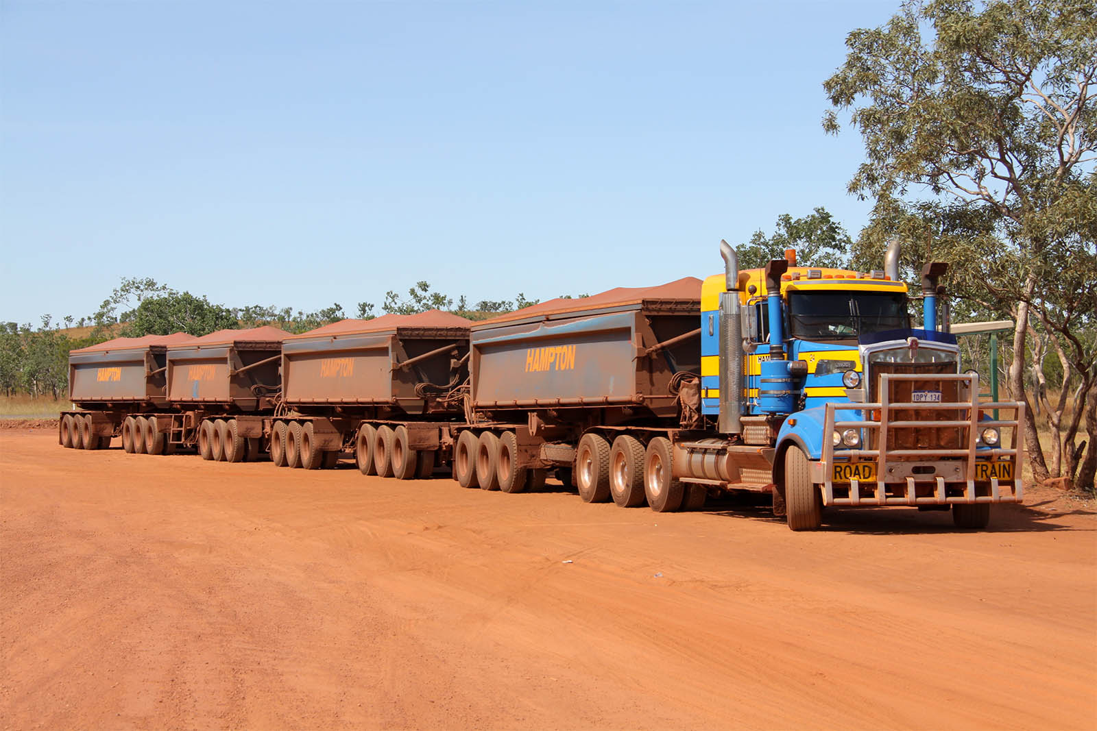 Les roadtrains ou les trains de la route en Australie, c'est incroyable!